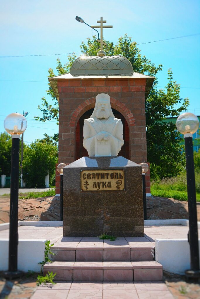 Anıt, heykel Святитель Лука, Cheremkhovo, foto