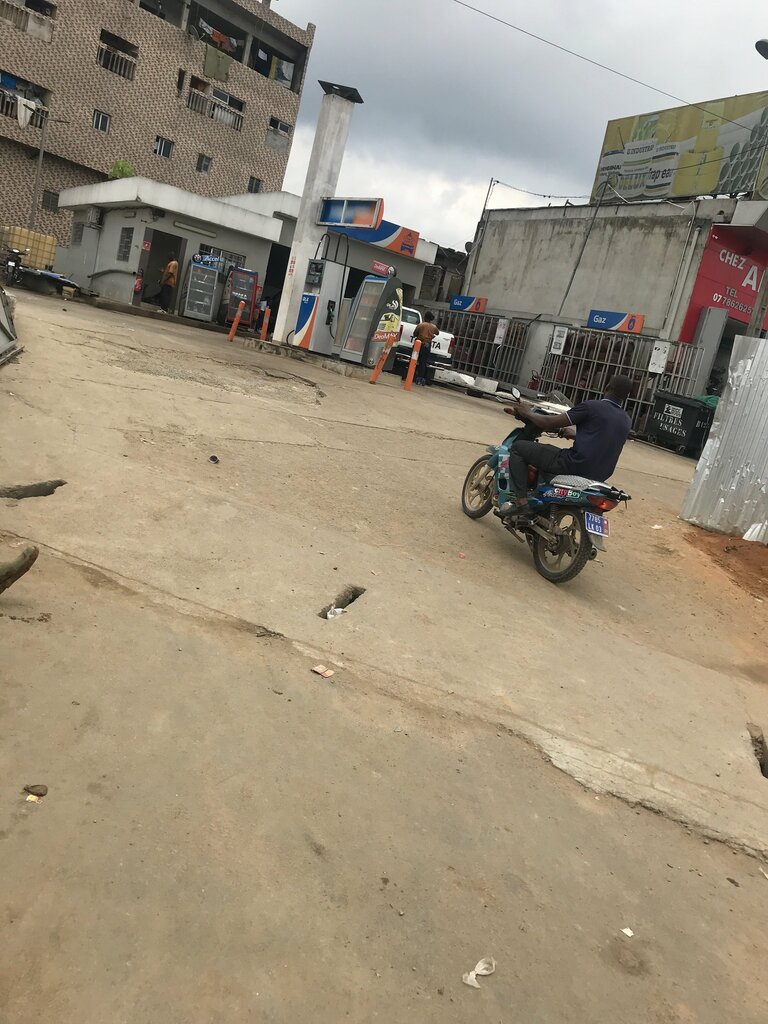 Benzin istasyonu Afric Oil Station, Abican, foto