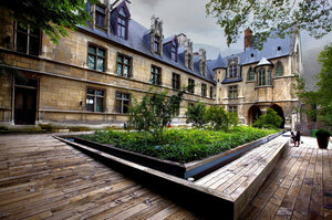 Jardin du musée de Cluny (Paris, Jardin du musée de Cluny), kültür ve eğlence parkları  Paris'ten
