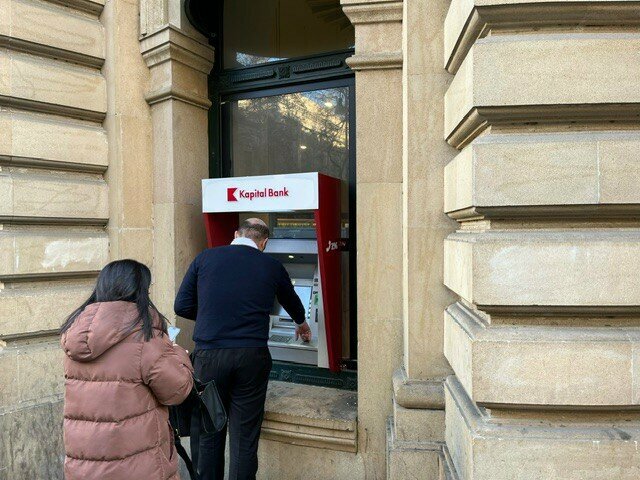 ATM'ler Kapital Bank Bankomat, Bakü, foto