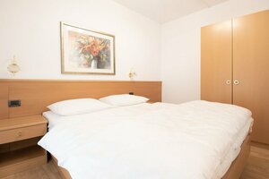 Residence Isarcus (Via Cesare Battisti No:20, Varna), otel