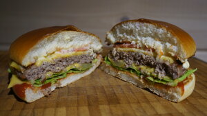 BurgerBro (Leningrad Region, Vsevolozhckiy DIstrict, Romanovskoye selskoye poseleniye, posyolok pri zheleznodorozhnoy stantsii Kornevo, Polevaya ulitsa, 43А), fast food  Saint‑Petersburg ve Leningradskaya oblastından