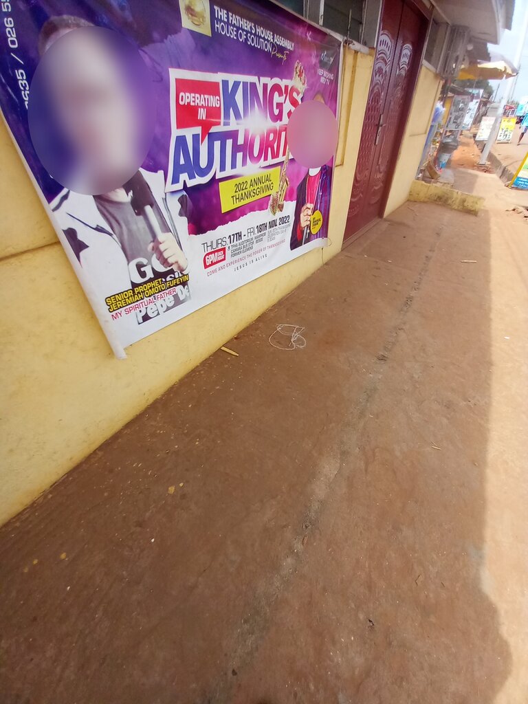 Dini dernekler The Fathers House Assembly, Akra, foto