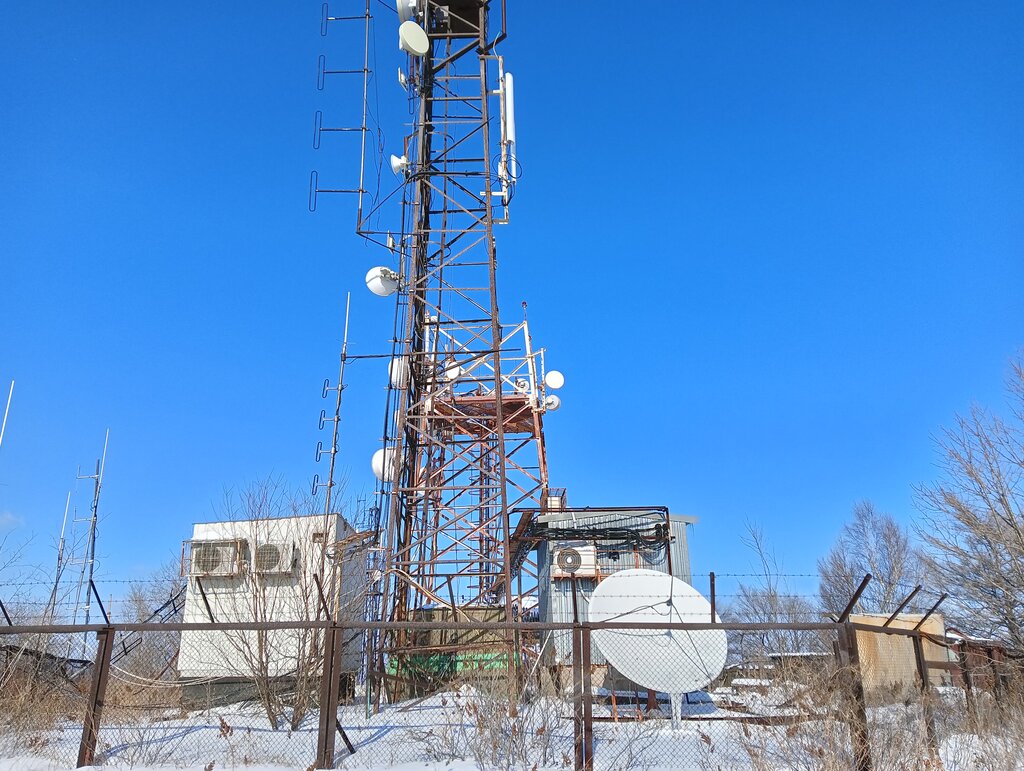 Dağ zirvesi Mount Pivan, Habarovski krayı, foto
