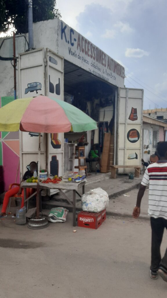 Oto aksesuarları K. C, Brazzaville, foto