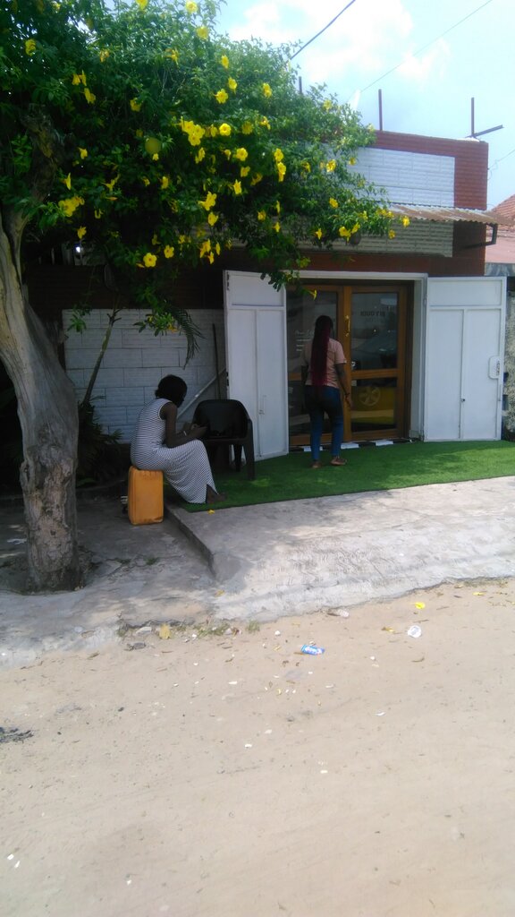 Giyim mağazası Maison Élite Parfums, Brazzaville, foto