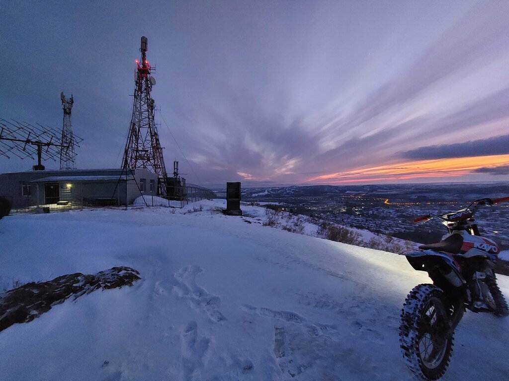 Dağ zirvesi Гора Караульная 614 метров, Zmeinogorsk, foto