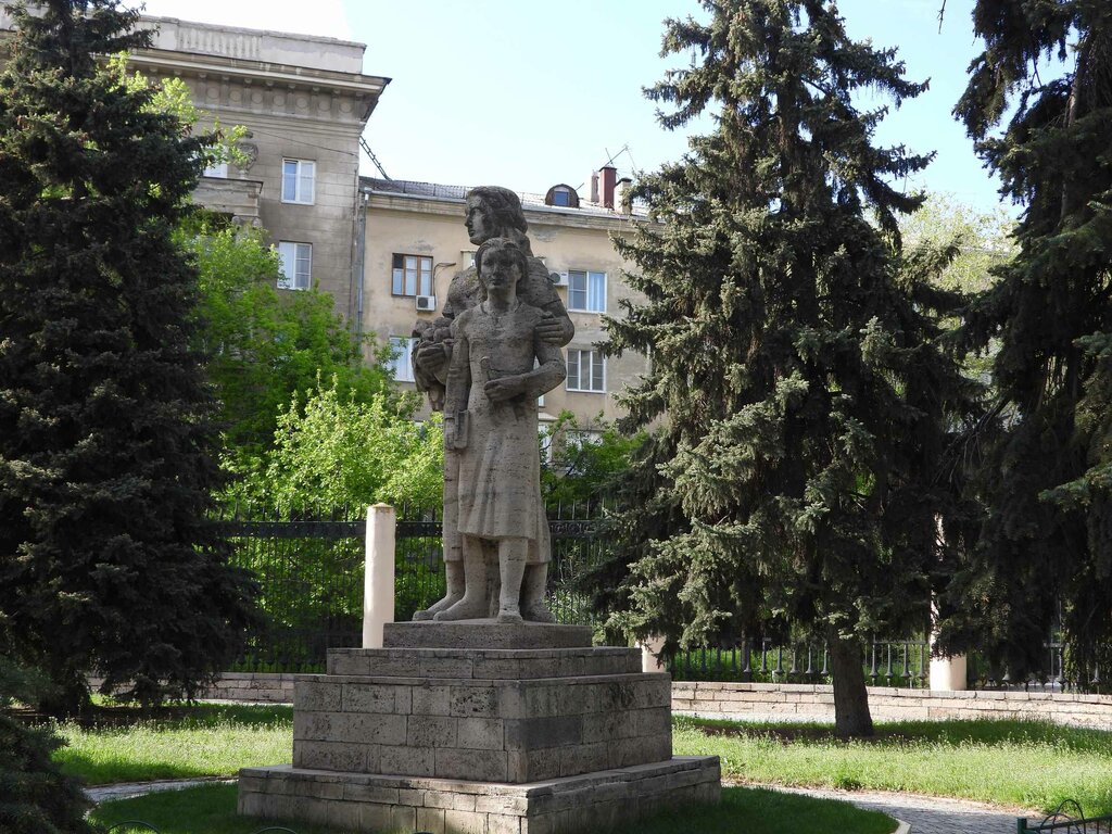 Park, sokak heykeli Knowledge of the world, Volgograd, foto