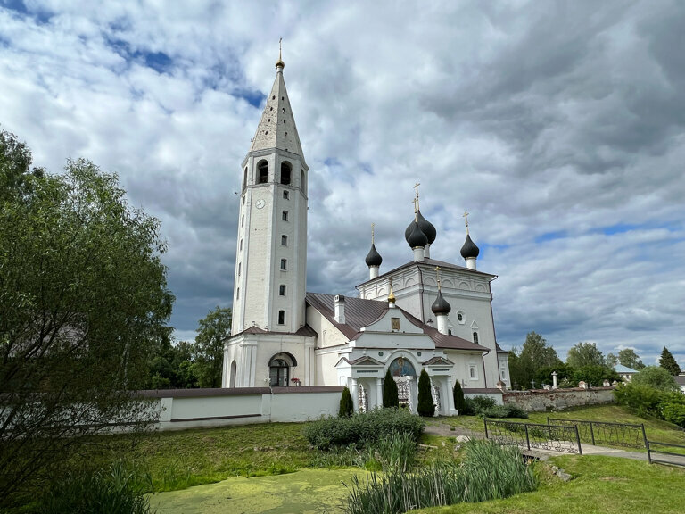 Ortodoks kiliseleri Tserkov Voskreseniya Khristova V Vyatskom, Yaroslavskaya oblastı, foto