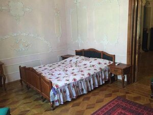 Sweet Home (Vazha-Pshavela street No:80), otel  Kutaisi'den