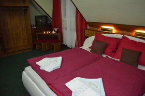 Hotel Landstejnský dvur (Landštejn 3,378 81 Staré Město pod Landštejnem,), otel  Güney Bohemya Bölgesi'nden