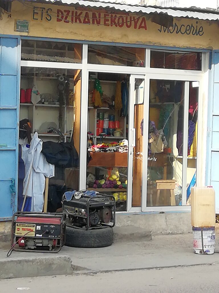 Dikiş malzemeleri Ets Dzikanekouya, Brazzaville, foto