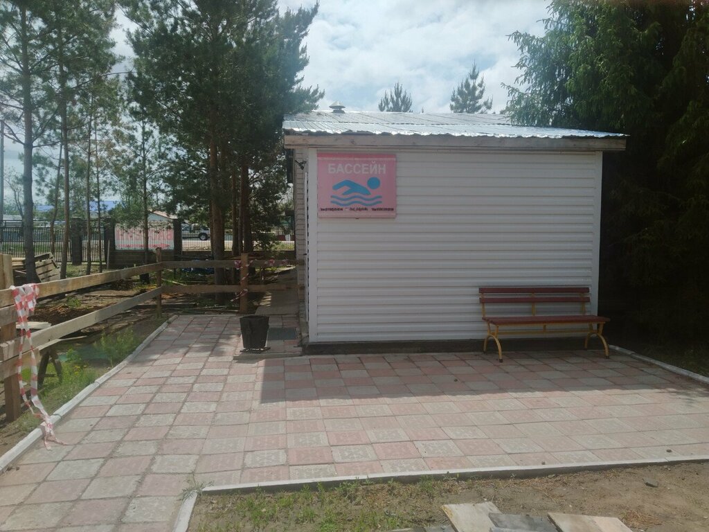 Yüzme havuzları Garden of Longevity, Aktöbe, foto
