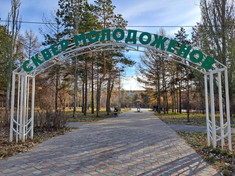 Meydan Сквер Молодожёнов, Omsk, foto