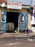 Auto-Pneus (Brazzaville, Commune de Ouenzé, Avenue de la Tsiémé), jant ve lastikçiler  Brazzaville'den