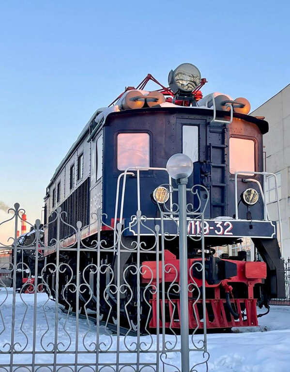 Teknoloji anıtı Грузопассажирский электровоз постоянного тока ВЛ19-32, Yekaterinburg, foto