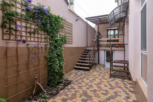 Gueshouse on Dekabristov (Dekabristov Street No:27А), otel  Gelencik'ten