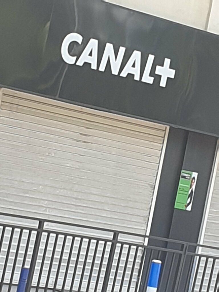 Televizyon kanalları Canal + Authorized Distributor, Abican, foto
