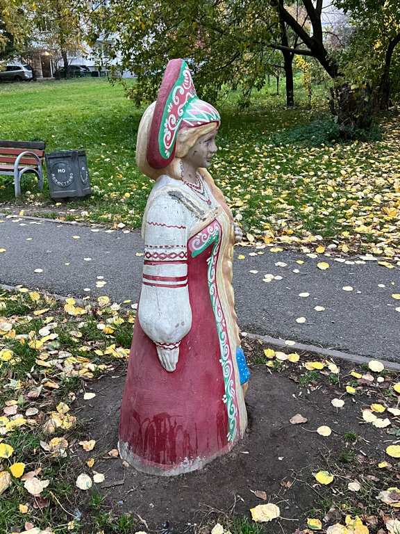 Park, sokak heykeli Варвара-краса, длинная коса, Saint‑Petersburg, foto