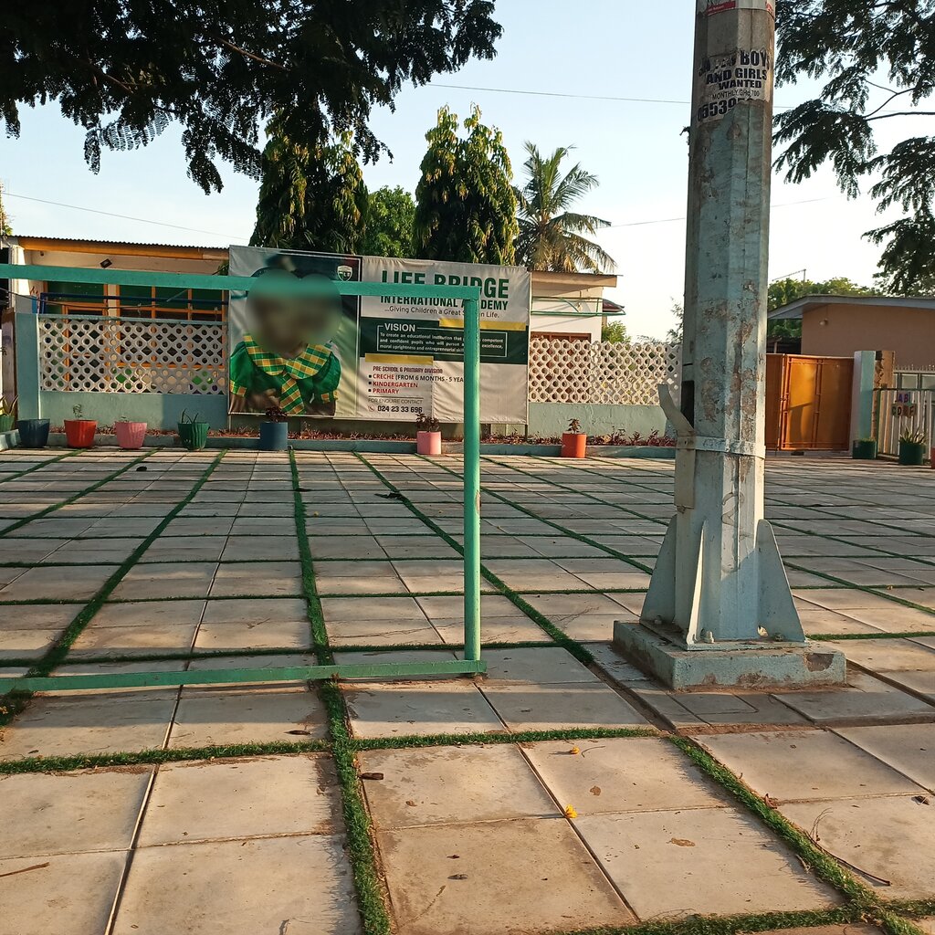 Ortaokul Life Bridge International Academy, Dünya, foto