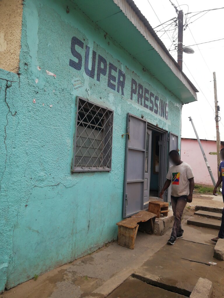 Çamaşırhaneler Super Pressing, Brazzaville, foto