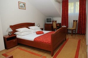 Hotel St. Georgije (Republic of Srpska, Banja Luka, Ulica Krajiških Brigada), otel  Banja Luka'dan