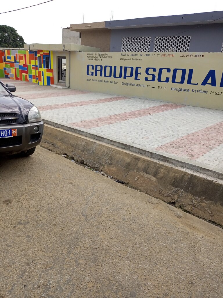 Eğitim merkezleri Groupe Scolaire Larousse, Abican, foto