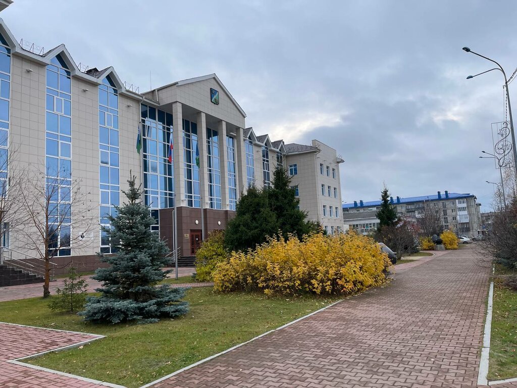 Belediyeler, devlet daireleri Administratsiya goroda Yugorska, Ugorsk, foto