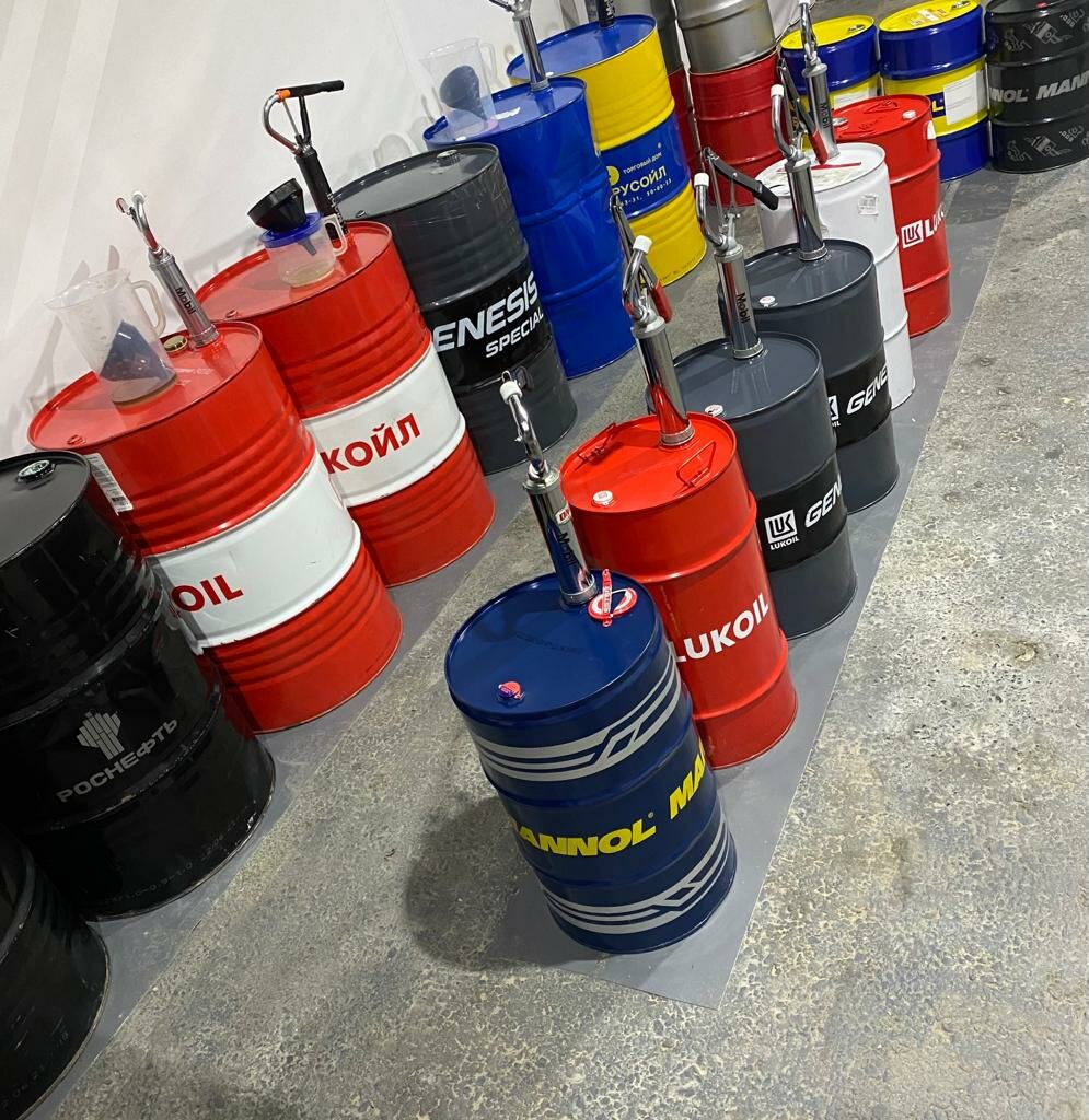 Otomobil yedek parçaları Neft Brend, Tiumen, foto