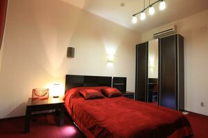 Paddock (Omskaya Street No:82И, Kurgan), otel  Kurgan'dan
