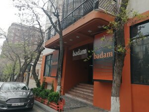 Badam Lounge by Hollywood (Salatin Еsgеrova Street No:146), restoran  Bakü'den