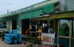 Carrefour au rond point kono (Brazzaville, Commune de Mfilou), i̇ş merkezi  Brazzaville'den