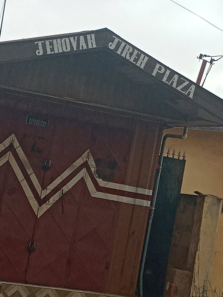 Giyim mağazası Jehovah Jireh plaza, Akra, foto