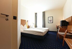 Intercity Hotel Stralsund (Tribseer Damm No:76, Stralsund), otel  Stralsund'dan