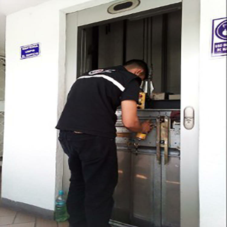 Kiralama noktası Jpita Ascensores, Kito, foto