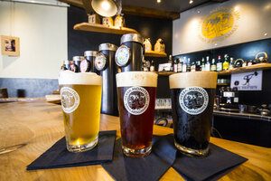 Birrificio Herba Monstrum Brewery (Lombardy, Lecco, Galbiate), bar  Lombardiya'dan