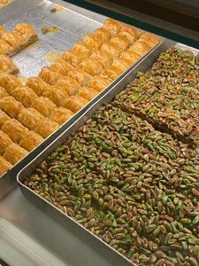 Karaköy Güllüoğlu (Kemankeş Karamustafapaşa Mah., Kemankeş Cad., No:67, Beyoğlu, İstanbul), pasta, şekerleme ve tatlı  İstanbul'dan