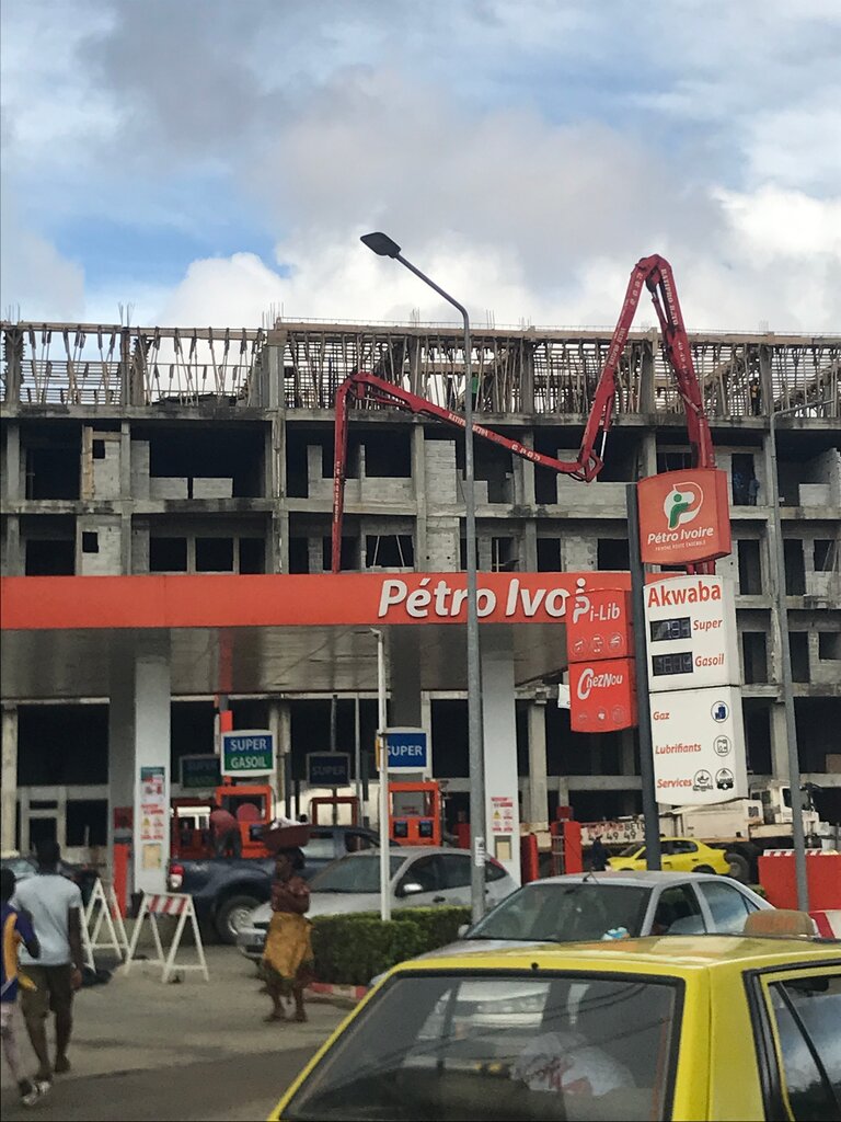 Benzin istasyonu Petro Ivoire, Abican, foto