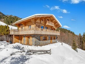 Cristal des Neiges La Clusaz (Auvergne-Rhône-Alpes, Haute-Savoie, Arrondissement d'Annecy, La Clusaz, Chemin du Batieu, 504), otel  La Clusaz'dan