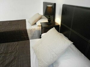 Total Valencia II (Calle Reina Doña Germana No:29), otel  Valensiya'dan