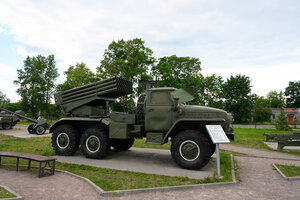 122-мм реактивная система залпового огня Град (Malaya Inzhenernaya ulitsa No:12, Luga), teknoloji anıtı  Luga'dan