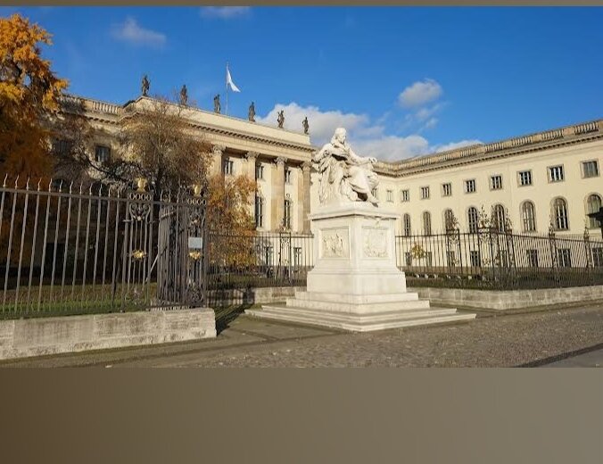 Anıt, heykel Wilhelm von Humboldt Denkmal, Berlin, foto