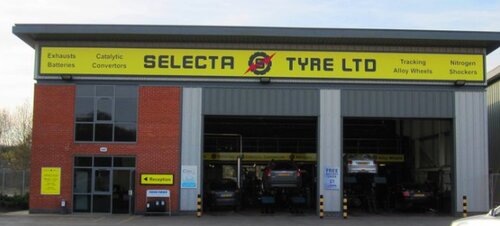 Otomobil ekspertizi Selecta Tyre - Ashbourne - Team Protyre, İngiltere, foto