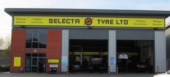 Otomobil ekspertizi Selecta Tyre - Ashbourne - Team Protyre, İngiltere, foto