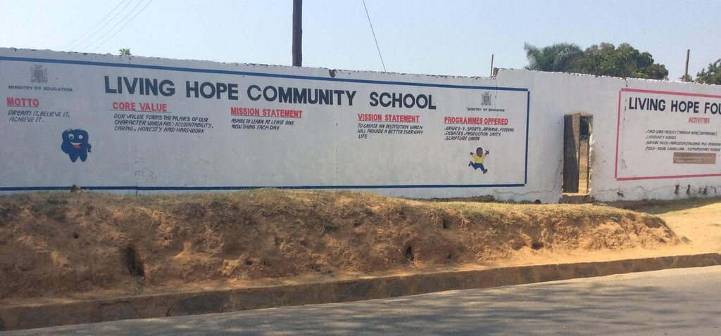 Ortaokul Living Hope Christian Comm School, Lusaka, foto