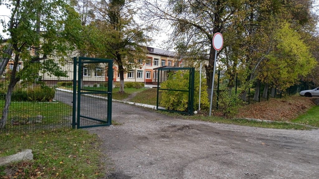 Ortaokul Mbou OSh pos. Komsomolska, Kaliningradskaya oblastı, foto