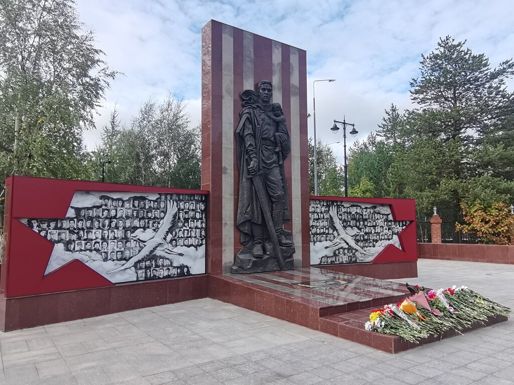 Anıt, heykel Воину-освободителю, Muravlenko, foto