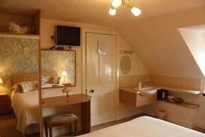 Laigh Tarbeg Farmhouse (Laigh Tarbeg Farm,Ochiltree,Cumnock,Ayrshire KA18 2RL,), otel  Doğu Ayrshire Konseyi'nden