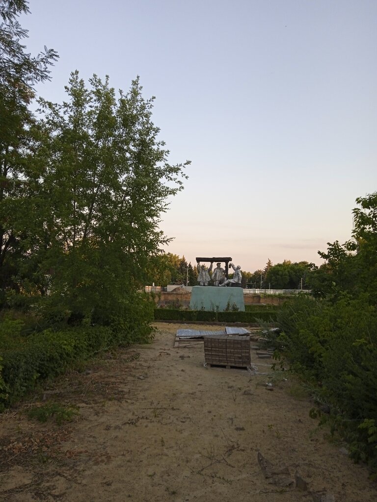 Anıt, heykel Шахтёрам, Donetsk, foto