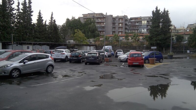Otoparklar Parcheggio Lincoln Parking, Katanya, foto